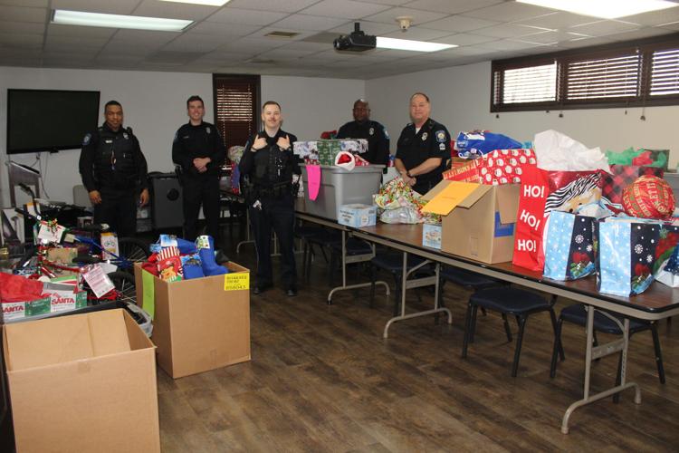Santa Cops program provides gifts to 31 children | Local News | yourgv.com