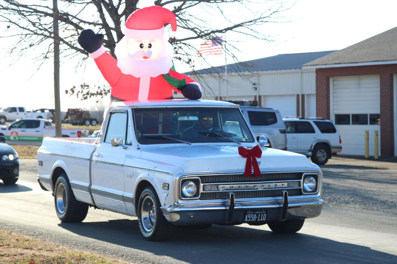 Santa brings a chill to North Halifax in parade | Local News | yourgv.com