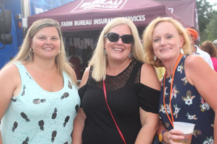 Downpours hold off as crowd grooves to tunes, chows down on farm fresh ...